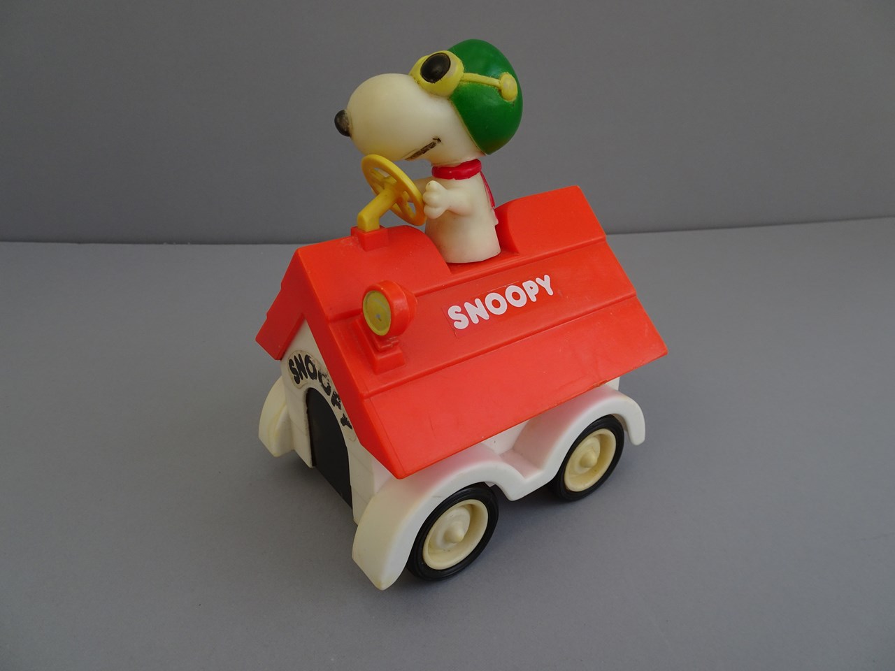 Vintage Snoopy auto 1965