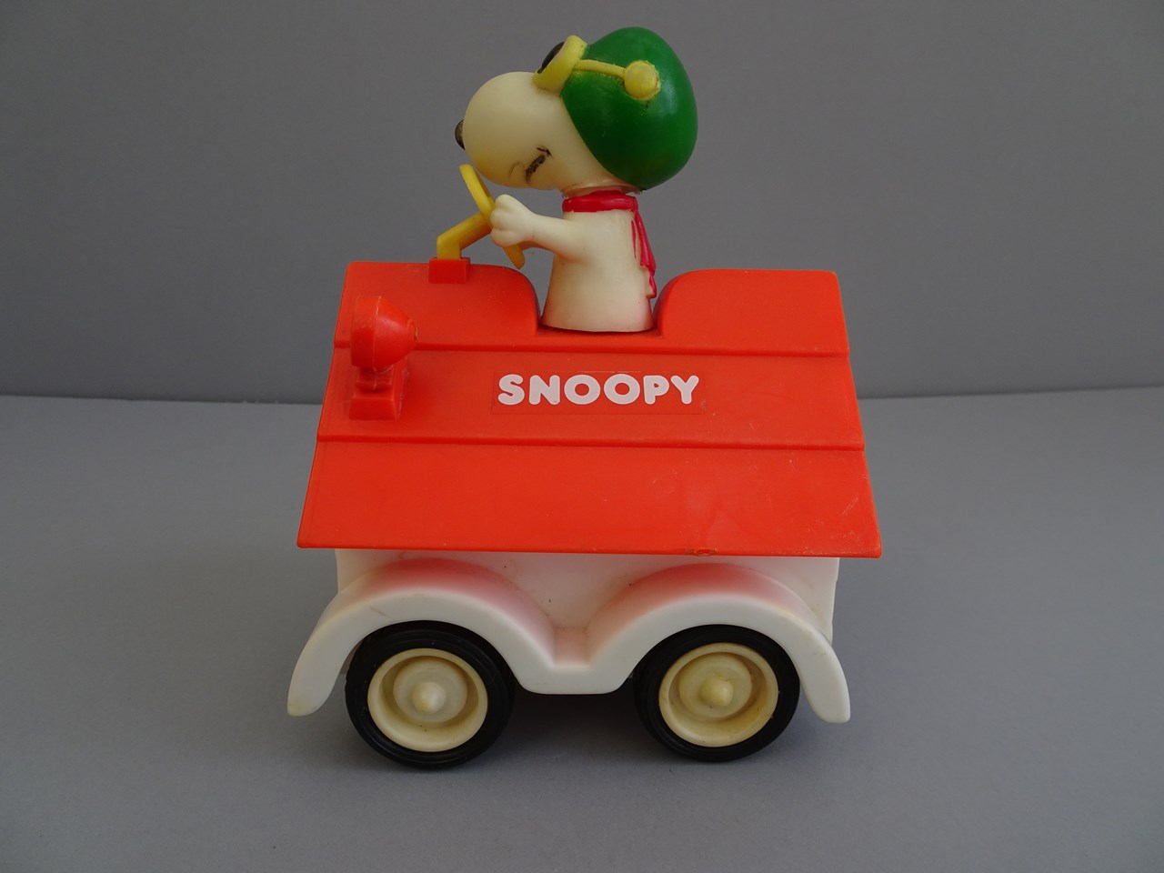 Vintage Snoopy auto 1965